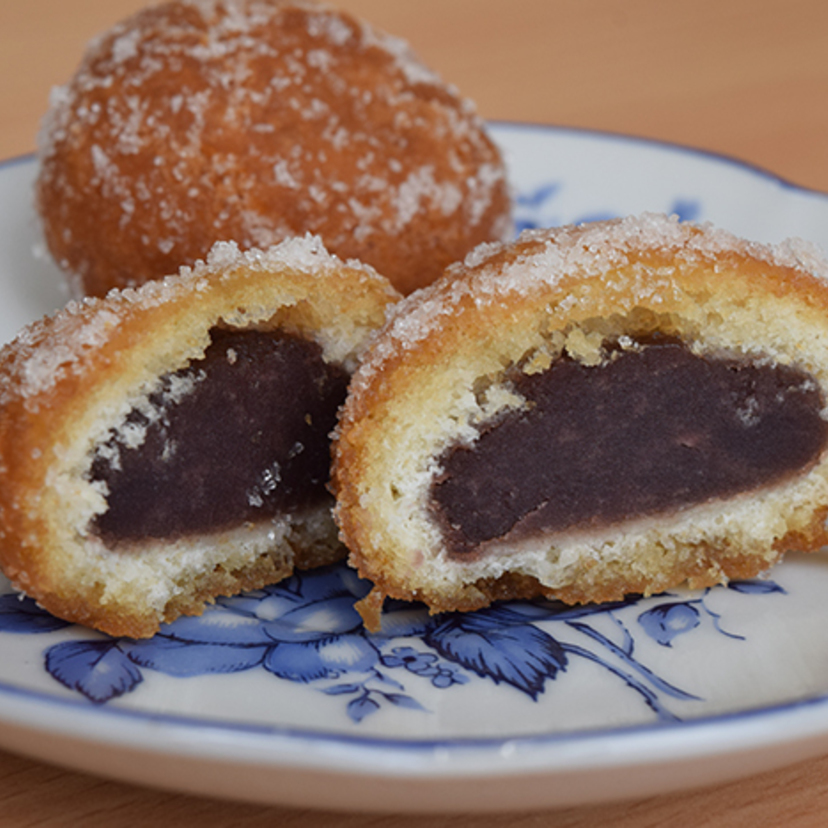 Dango dumplings, Cakes and red bean paste Doughnuts! | asatan